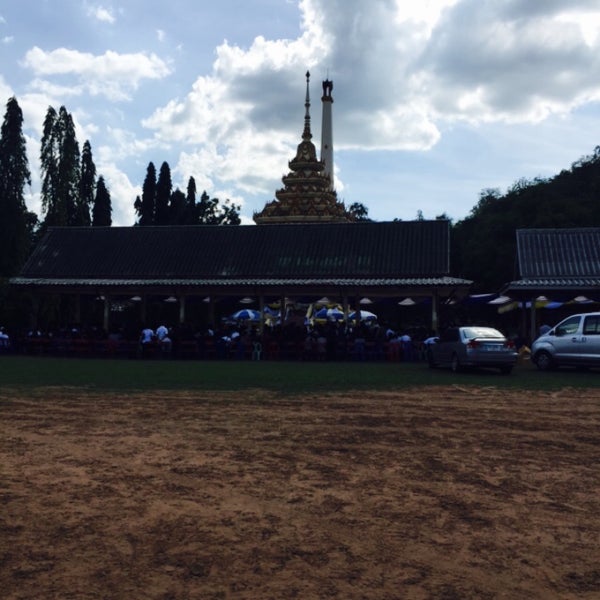 วัดเขาศิริบรรพต - Buddhist Temple in Chai Badan