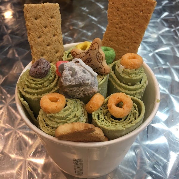 Aha Rolled Ice Cream - 5 visitors