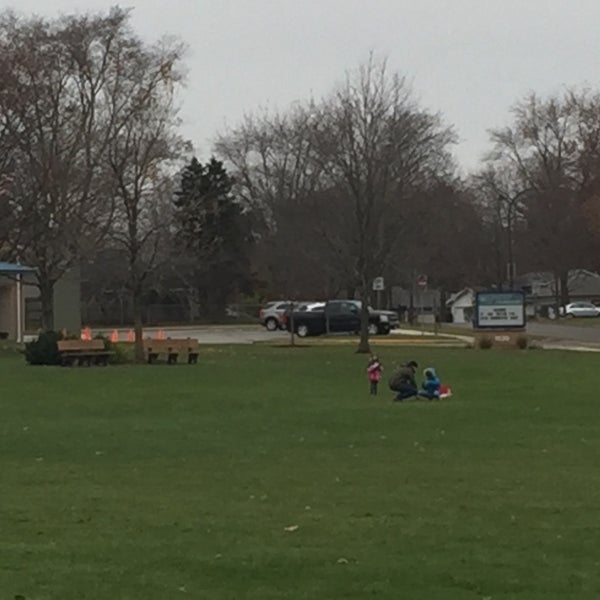 Maplebrook II Swim & Racquet Club - Tennis Court