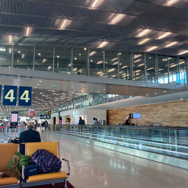 Gate M44 - Airport Gate