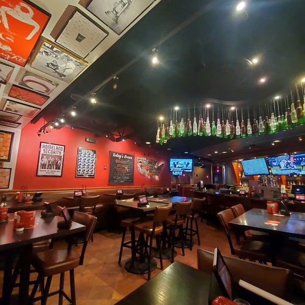 Red Robin Gourmet Burgers and Brews - 28 tips