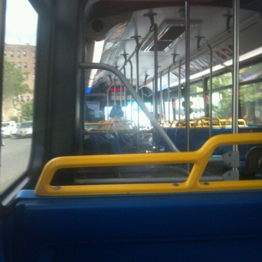 Bee Line Bus 20 Bedford Park Stop - Bus Line in Kingsbridge Heights