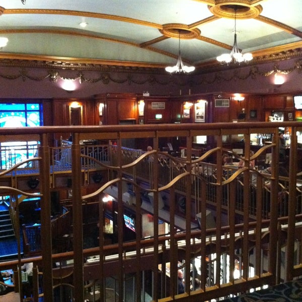 The Moon Under Water (Wetherspoon) - Pub in Manchester