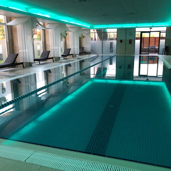 Holiday Inn Swimming Pool - Бизнес Парк София - 33 visitors