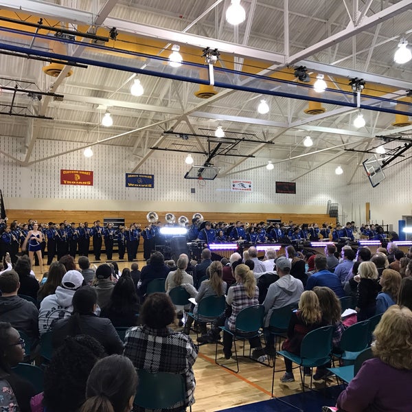 Sarah Banks Middle School - Middle School in Wixom