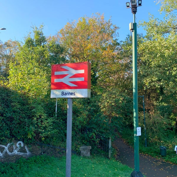 Photos at Barnes Railway Station (BNS) - Mortlake and Barnes Common ...