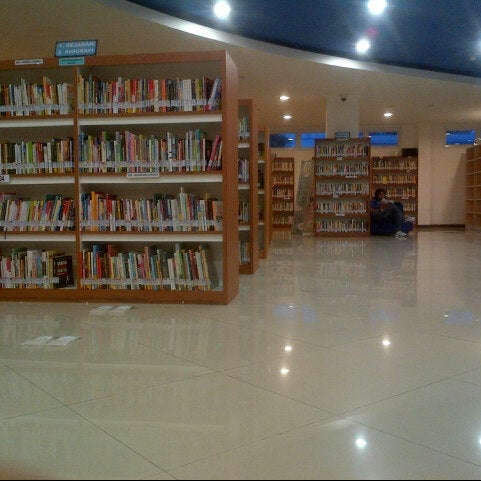 Perpustakaan Umum Kota Surabaya - 8 tips from 279 visitors