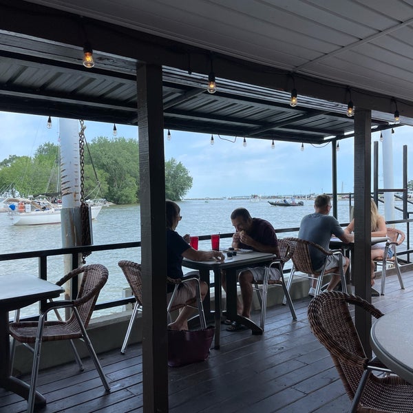 Bootlegger's Bar and Grill - American Restaurant in Port Clinton