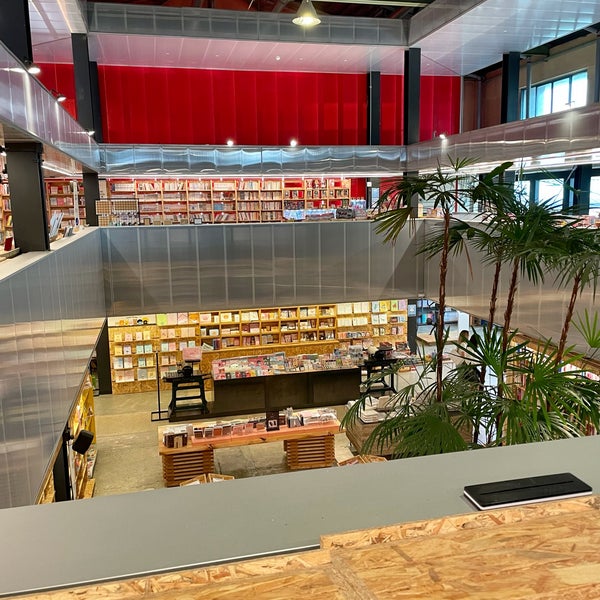 YES24 중고서점 - Used Bookstore in 망미동