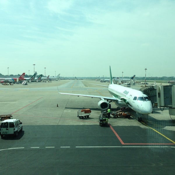 Gate A17 - Piano 1 - 1 tip from 705 visitors