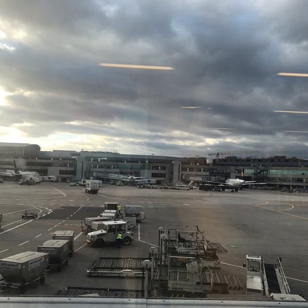 Gate B22 - Flughafen - 1122 visitors