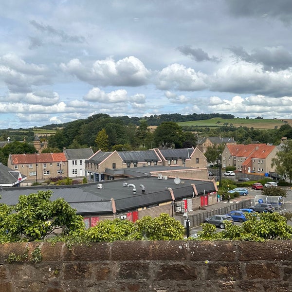 Linlithgow Railway Station (LIN) - Station Rd