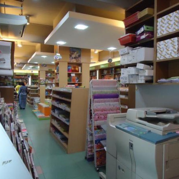 POPULAR Bookstore - Bookstore