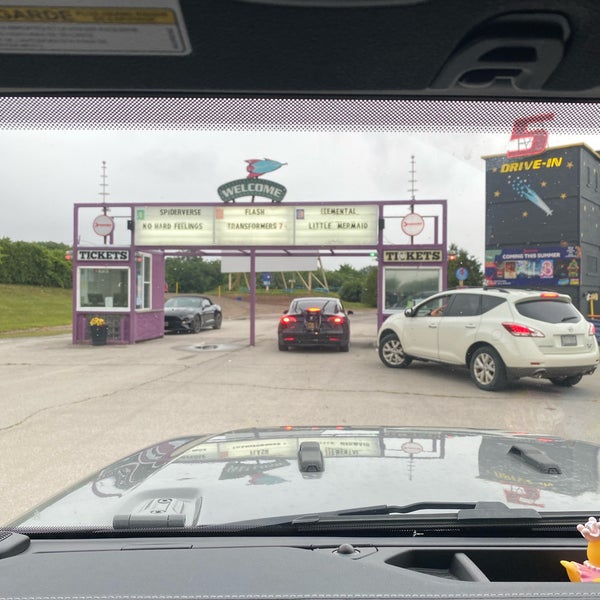 The 5 Drive-In - Oakville, ON