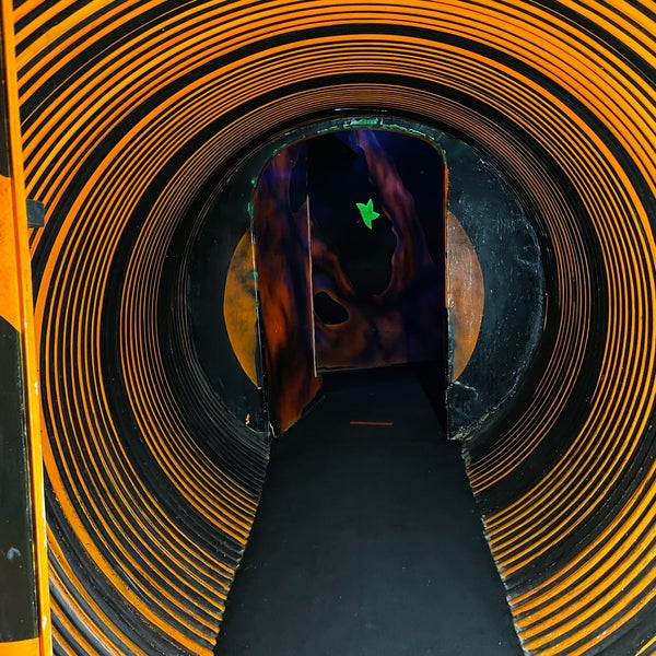 Putting Edge Glow-in-the-Dark Mini Golf - 3 tips
