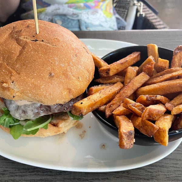 Zees Grill - Niagara-on-the-Lake, ON