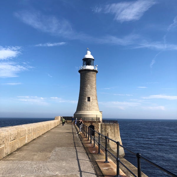 Tynemouth North Pier Lighthouse - Lighthouse in Tynemouth
