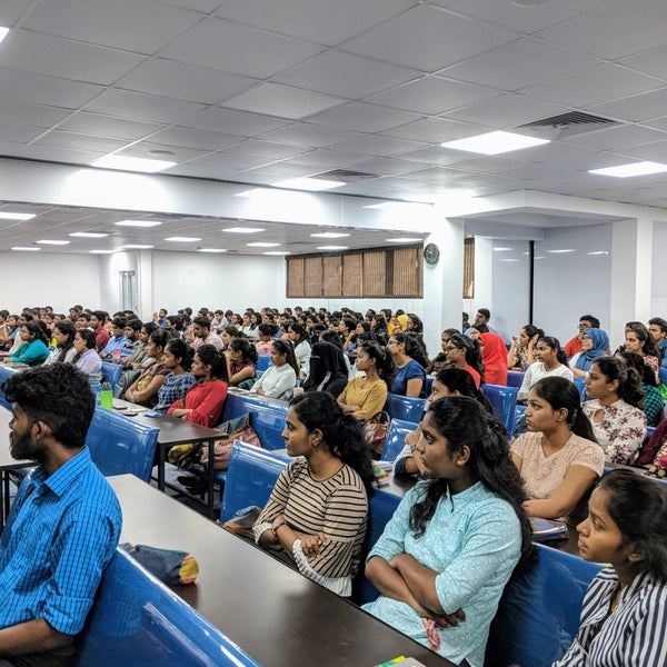 Wisdom Business Academy (Now Closed) - College Classroom in Colombo 03