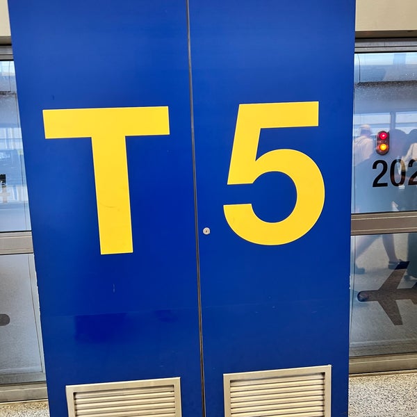 JFK AirTrain - Terminal 5 - Airport Tram Station in Queens