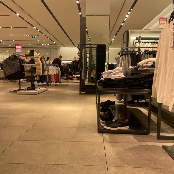 Zara - Clothing Store in Budapest