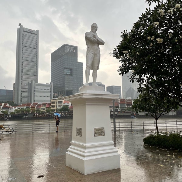 Sir Stamford Raffles Statue (Raffles' Landing Site) - Downtown Core - Parliament Lane