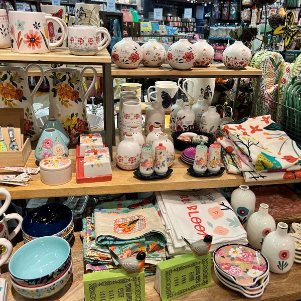 Brookline Booksmith - Bookstore in Brookline