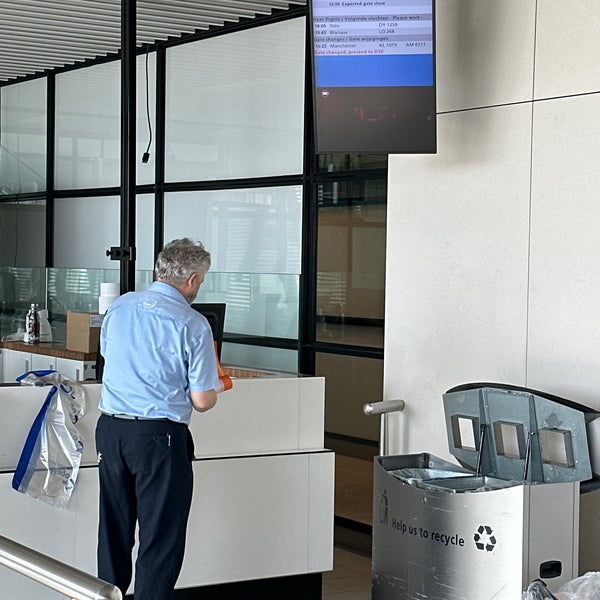 Gate D2 - Airport Gate in Schiphol