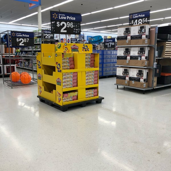 Photos at Walmart Supercenter - Big Box Store in Gurnee