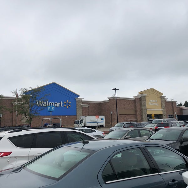 Photos at Walmart Supercenter - Big Box Store in Gurnee