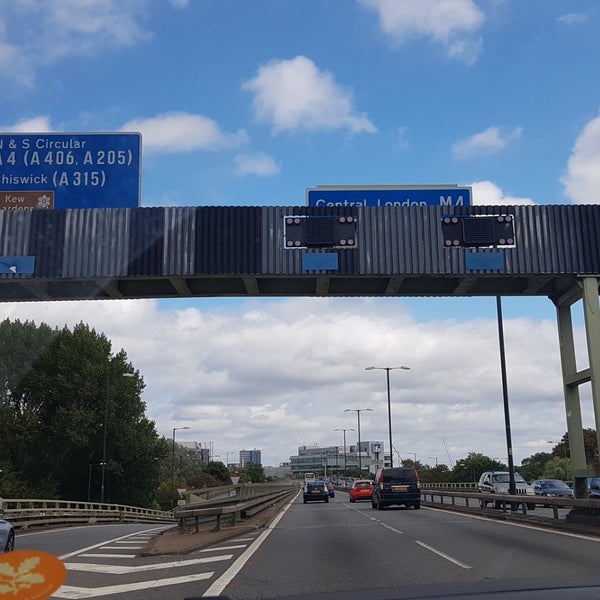 M4 Junction 2 - Road in Brentford