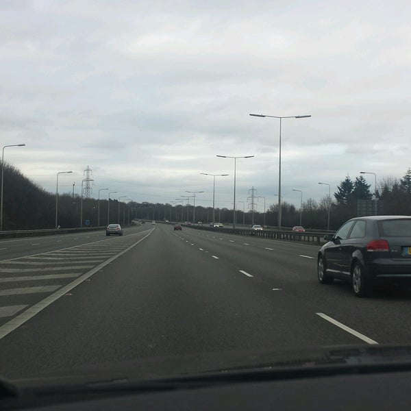 Photos at M25 Junction 16 / M40 Junction 1A - J16 / J1A