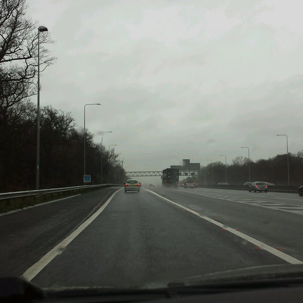 Photos at M25 Junction 16 / M40 Junction 1A - J16 / J1A