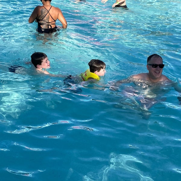 The Big Blue Pool - Disney's Art of Animation Resort