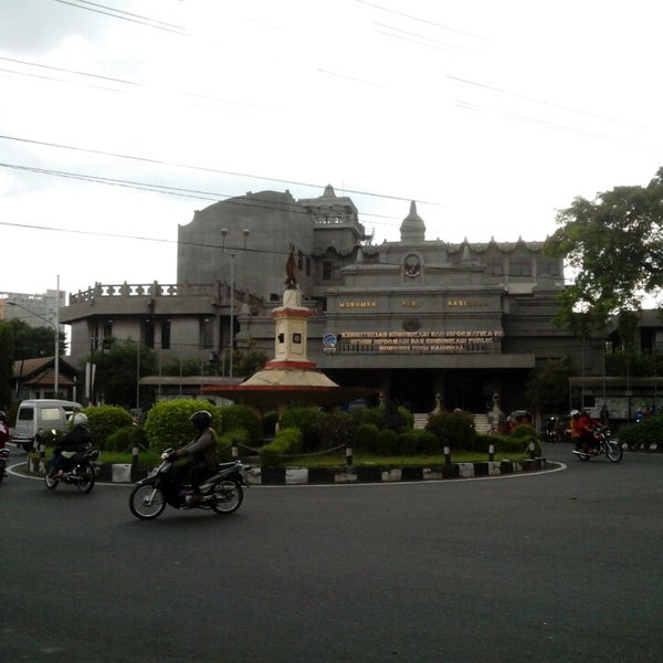 Bunderan Monumen Pers - 1 tip