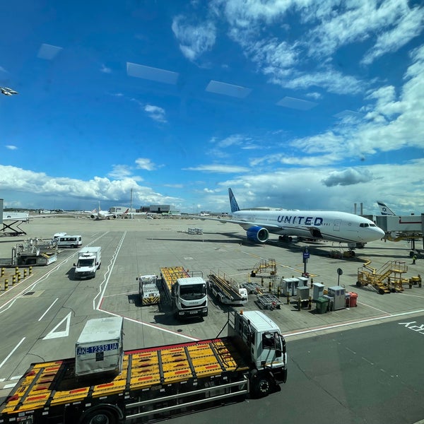 Gate B48 - 5 tips from 1090 visitors