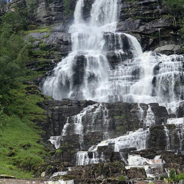 Tvindefossen - River