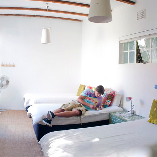 Atlantic Point Backpackers Lodge - Hotel in cape town