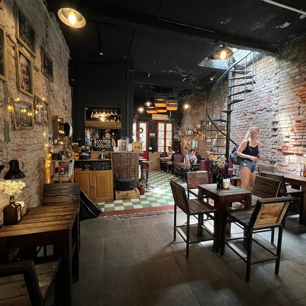 Hidden Alley - Café