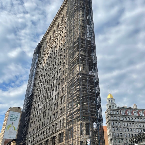 Flatiron Building - Flatiron District - 137 tips from 21358 visitors
