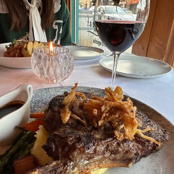 Maple Leaf Grille - Banff, AB