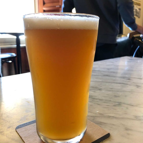 Largs Pier Hotel - Pub in Largs Bay