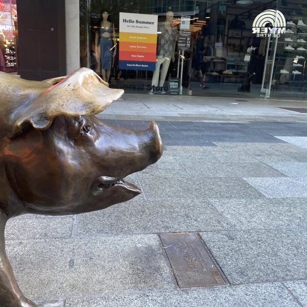 Rundle Mall Pigs - Adelaide, SA
