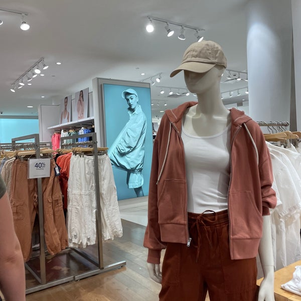 GAP - Clothing Store