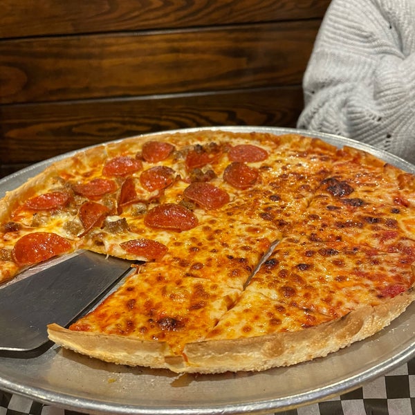 Kipplee's Stadium Inn - 2350 E Division St