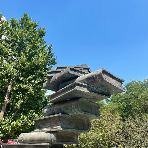 西单北京图书大厦 Beijing Books Building - Xidān - 16 tips