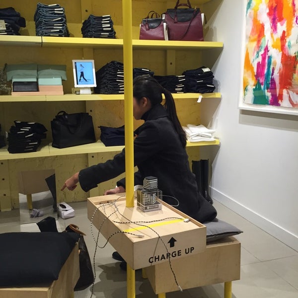 Kate Spade Saturday Window Store - Boutique in New York