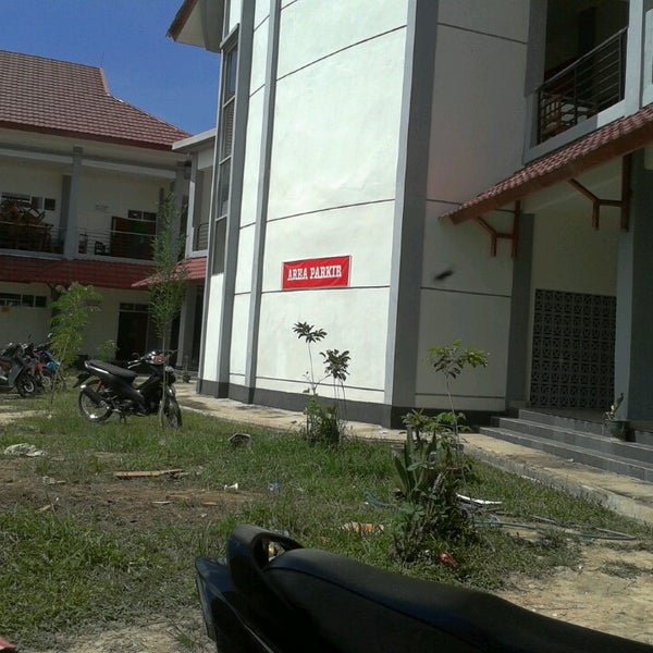 Universitas Haluoleo, Gedung Fakultas Ekonomi - College Academic ...