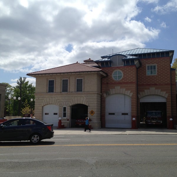 DCFD Engine 20/Truck 12 - Fire Station in Tenleytown