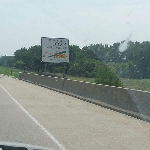 South Dakota / Iowa State Line - Border Crossing in North Sioux City