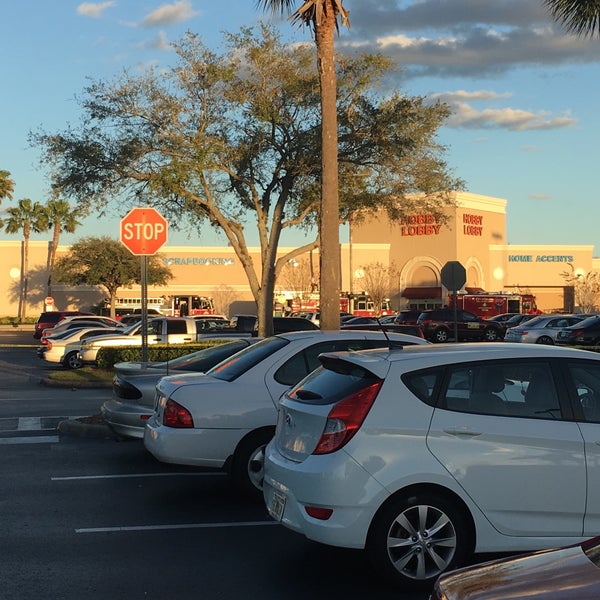Photos at Colonial Plaza - Shopping Plaza in Colonial Town Center